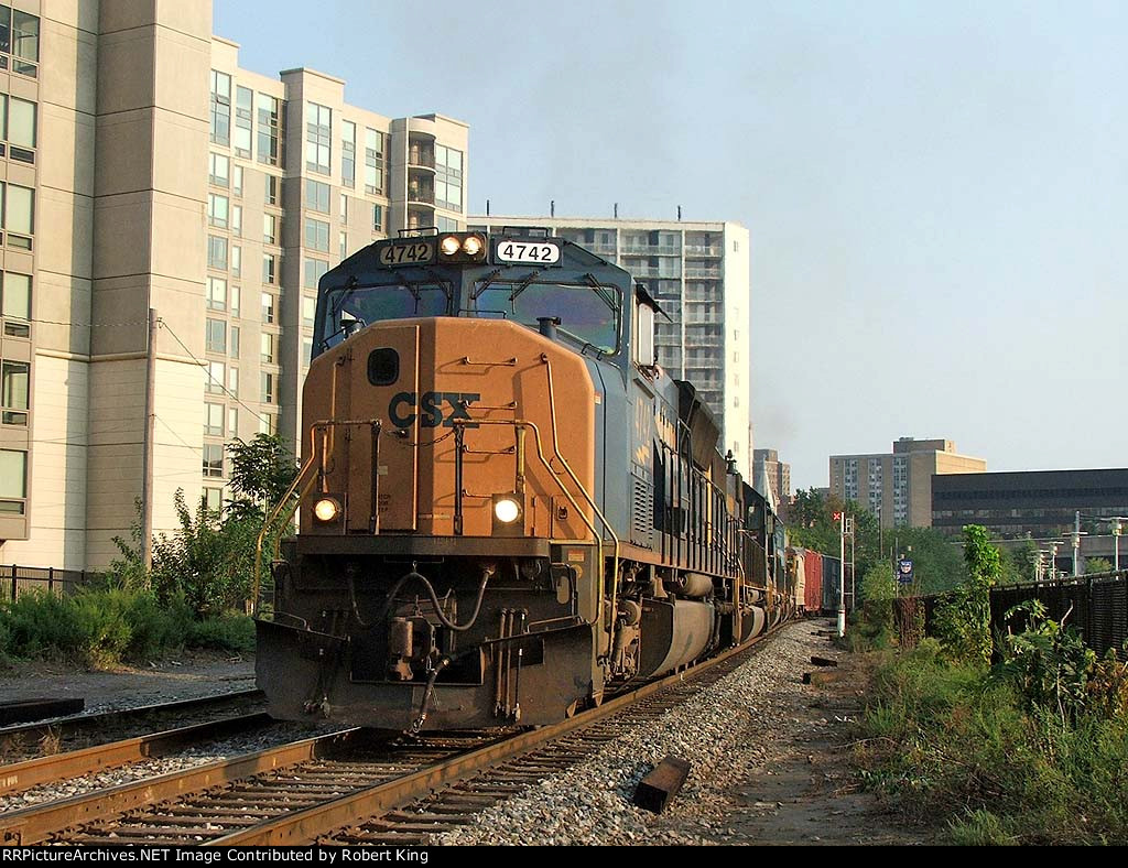 CSX 4742 Q410